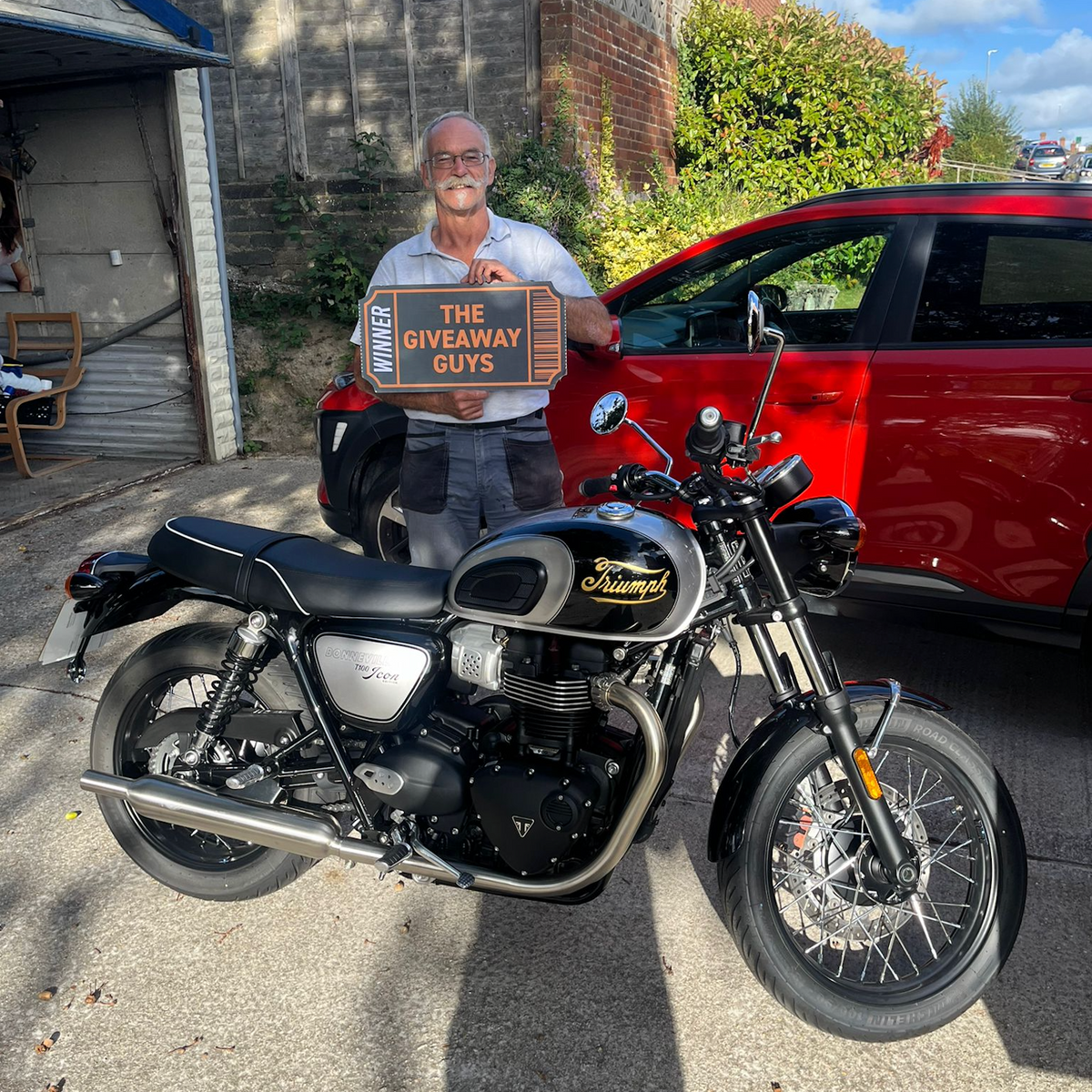 TRIUMPH T100 ICON – The Giveaway Guys