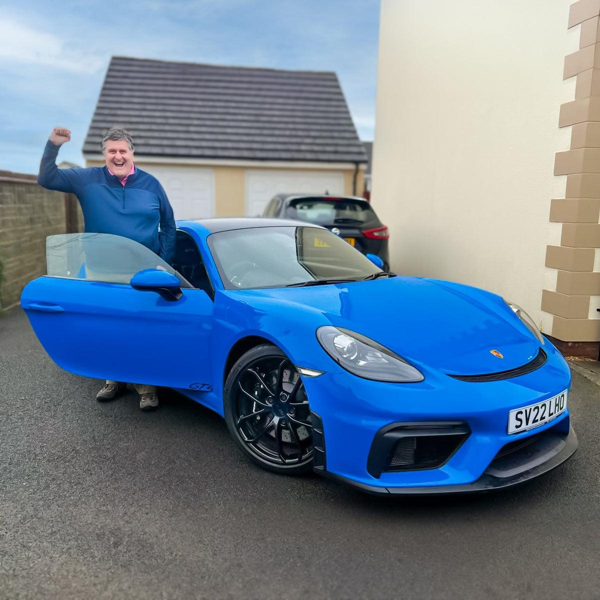 PORSCHE GT4 – The Giveaway Guys